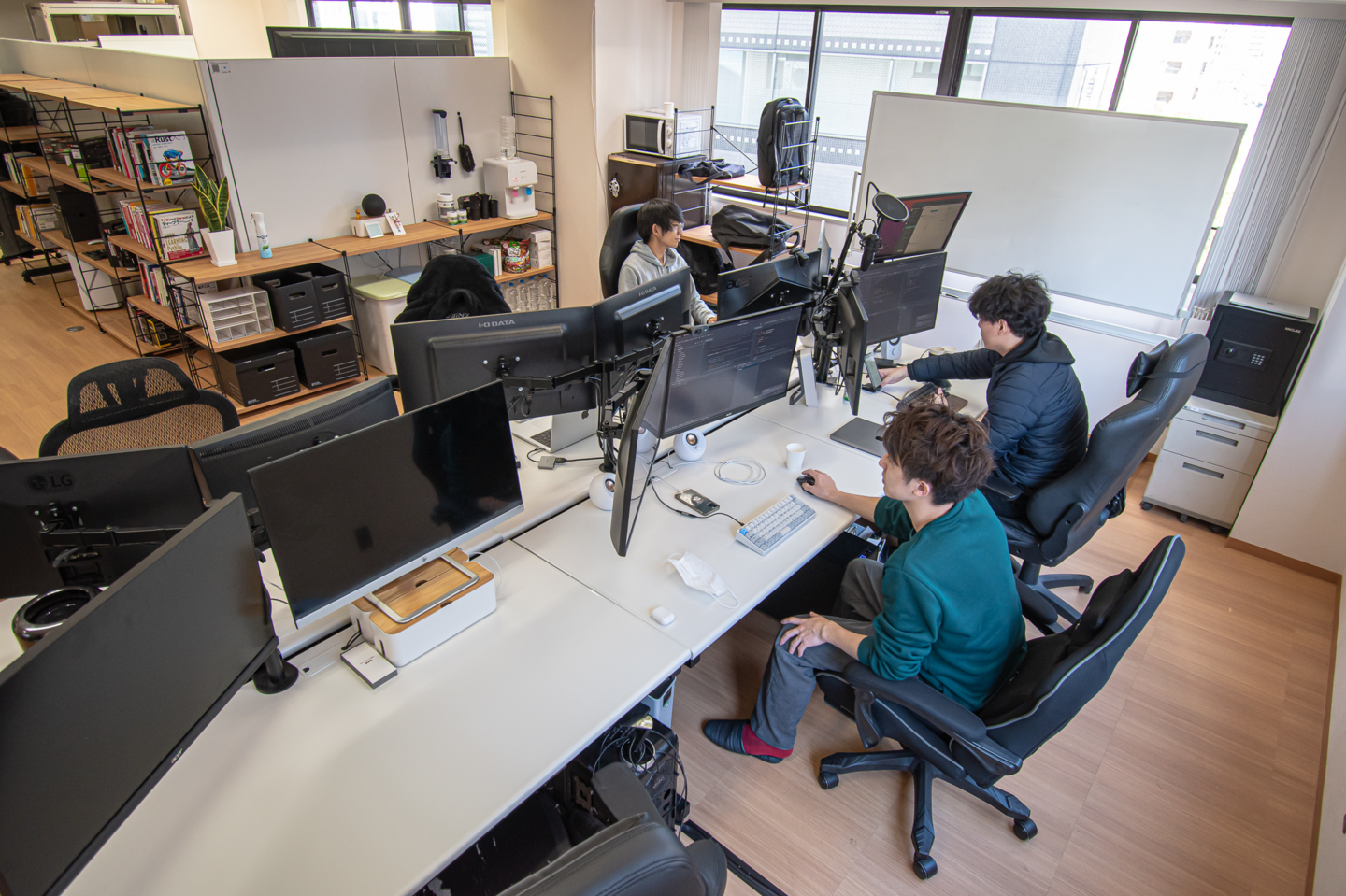 自作PCと社内オンプレサーバーのあるオフィスでRails/React書こう - 株式会社SIMULA LabsのWebエンジニアの採用 - Wantedly